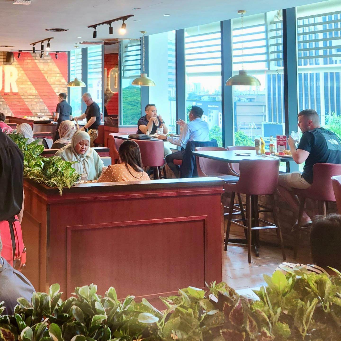 TGI Fridays™ Reservations - Restaurant Reservation | Powered by Oddle